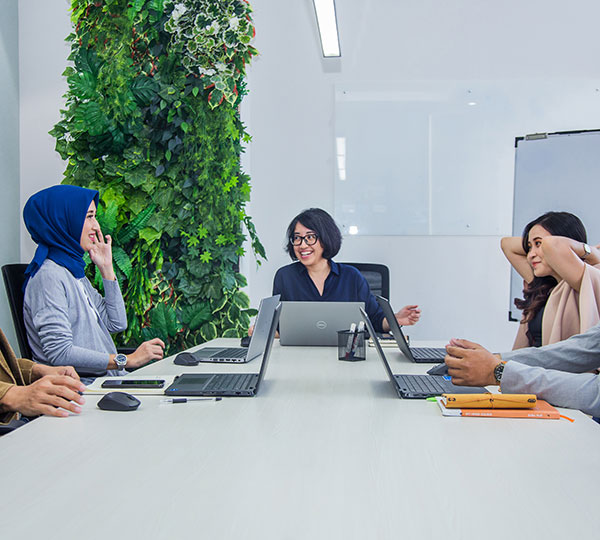 Professionals behind Roojai Indonesia