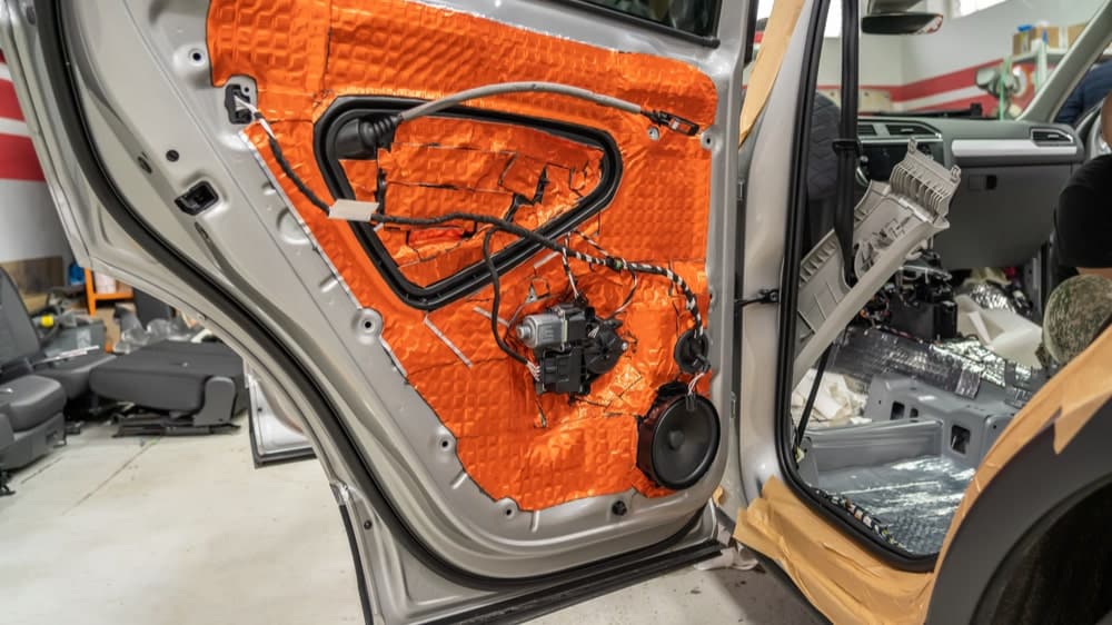 Biaya Pasang Peredam Mobil, Berapa Sih Nominalnya? - Roojai Indonesia